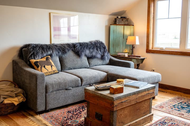 Crazy Mountain Horse Barn Retreat - Montana