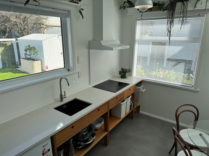 A Sunlit & Stylish 2bd Retreat - Oamaru