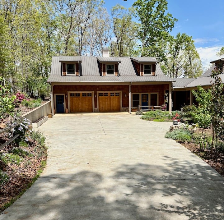 Spacious 2 Bedroom Lakeside Loft - Lake Hartwell