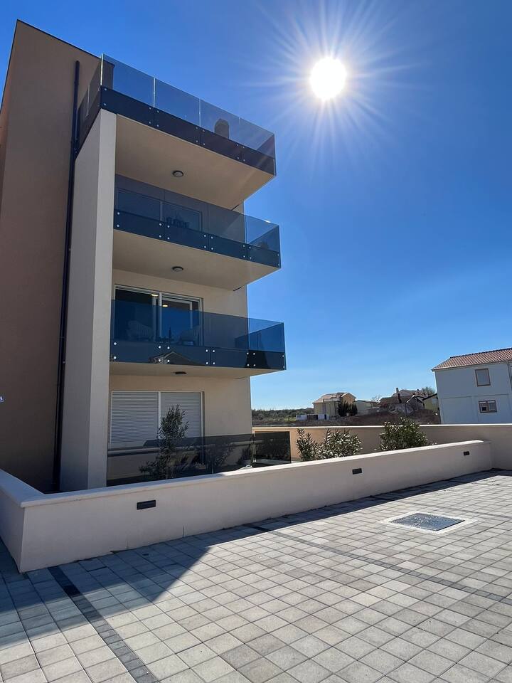 Apartman - Kera Nin - Zaton