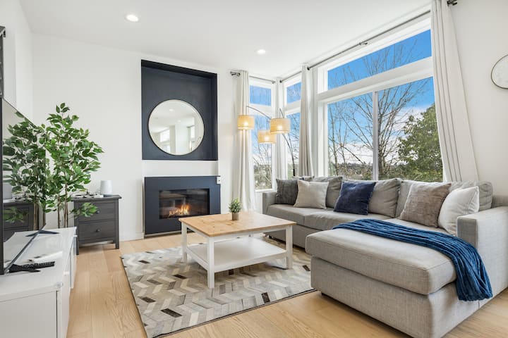 Modern Comfort | 3br Retreat + Chef’s Kitchen - Leschi - Seattle