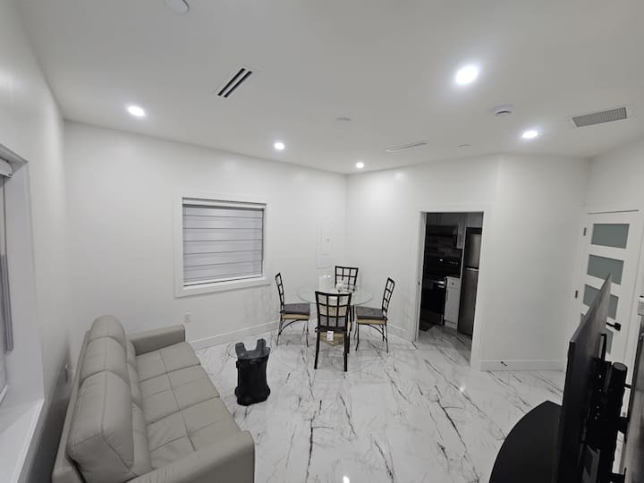 2 Bed Laneway Suite In Vancouver - Vancouver