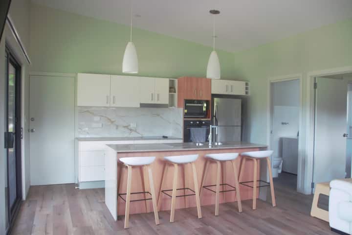 Brookview - Sleeps 6 - Glass House Mountains