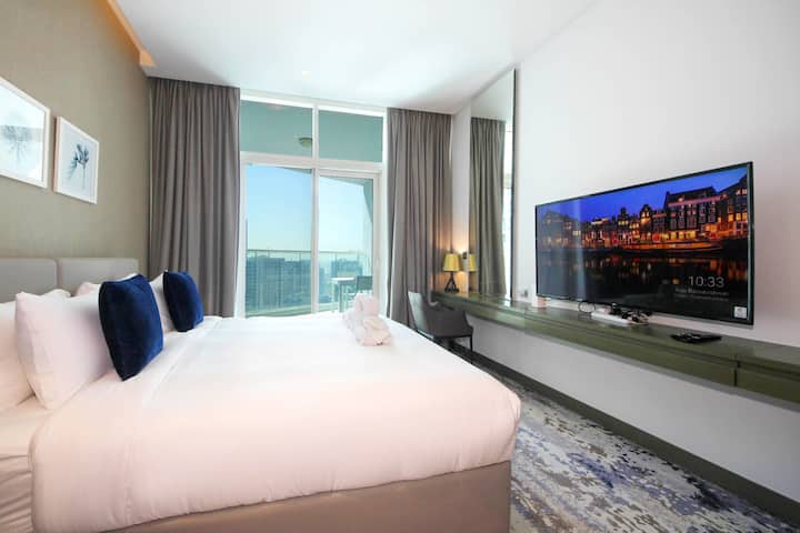 King Bed Studio | Pool + Gym | Business Bay - Dubai