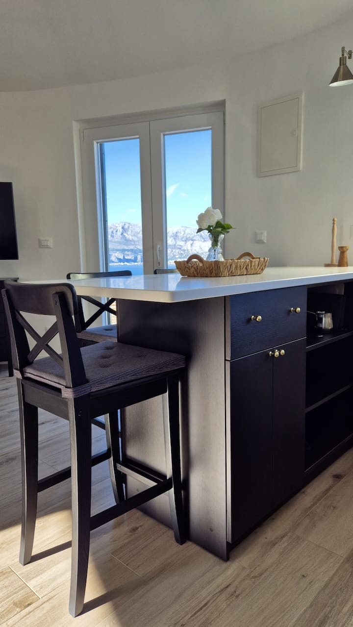 The Charm Of Tradition Just For The Two Of You! - Postira