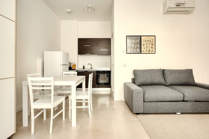 Modern Studio Apartment Navigli – Metro M2 - Milan
