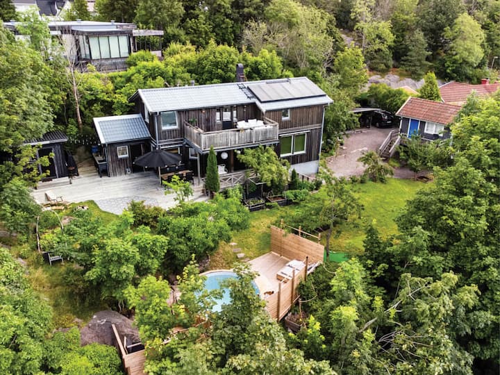 Warm, Welcoming House With Garden And Forrest Near - Mölndal
