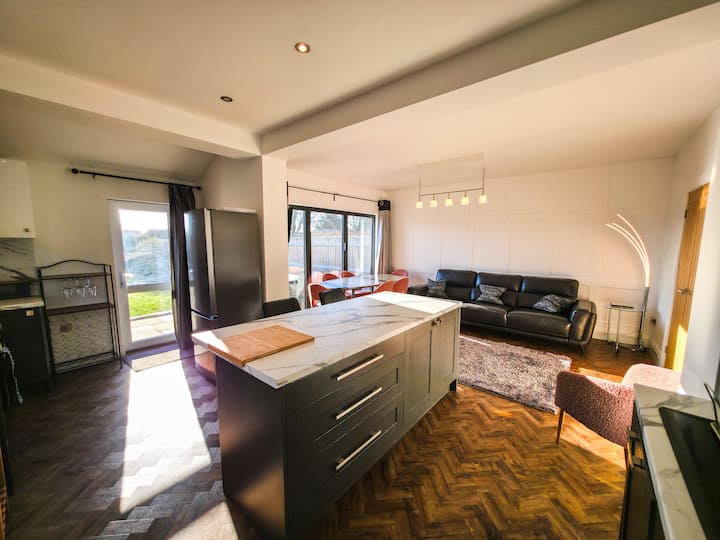 3bed | Ideal For Contractors | Ample Parking - Cleethorpes