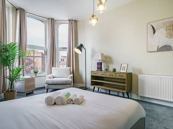 Luxury 2 Bed | Next To City Centre | Queens Uni - Belfast