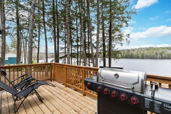 Peaceful Lakeside Cottage ~ Sunsets & Lake Access - Bridgewater