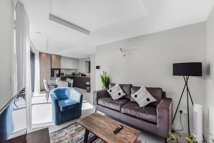 Sleek & Modern 4-br | Ultimate London Getaway - London