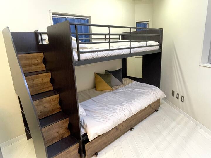 Anime Hub. Max3,simple, Clean, No-frills Room. - Ikebukuro