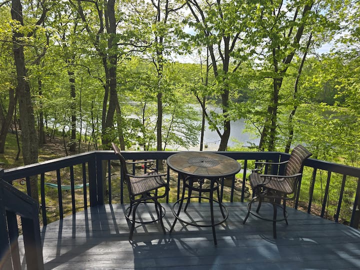 Tranquil Lakeside Retreat - East Stroudsburg, PA
