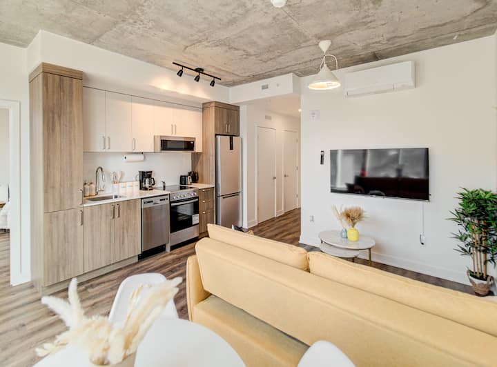 Sunset Creamy | 1-br In Downtown Mtl | 81 - Montreal