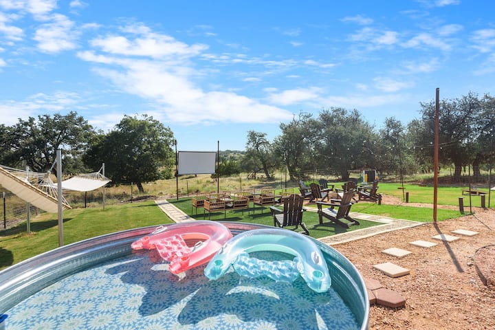Dancing Sun Cottage | Pool, Hottub, Games, Movies - Fredericksburg, TX