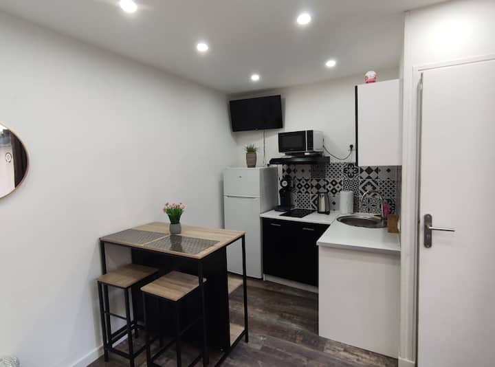 ღ Neonest • Studio Hyper Centre , Wifi & Cour - Douai