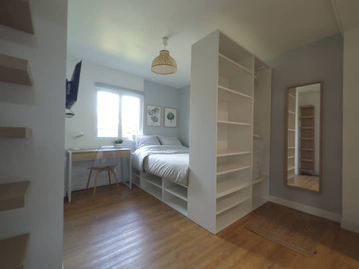 Maison Gîte : Chambre Avec Salle De Douche Privee - Compiègne