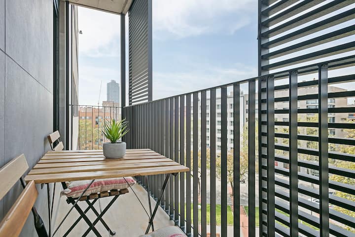 2d · Apartamento Amplio Con Terraza En Poblenou - Barcelona