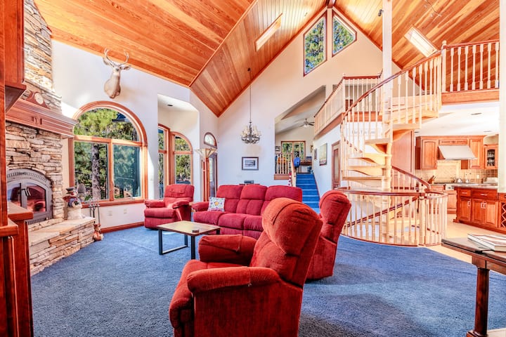 New! Bearadise ~ Blue Castle Getaway - 大熊湖