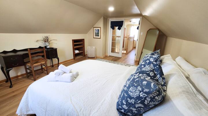 A Tuscan-inspired Room Near Ewr/nyc/amtrak - Menlo Park, CA