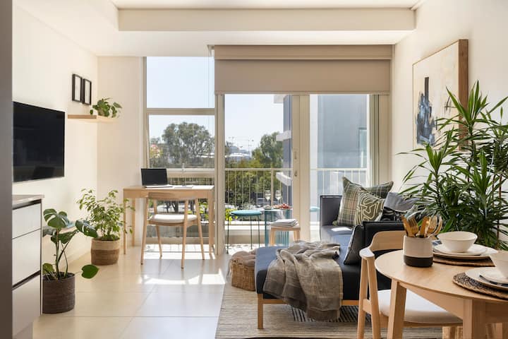 Braemar 2 | Prime Location For Stadium And V&a - Cape Town