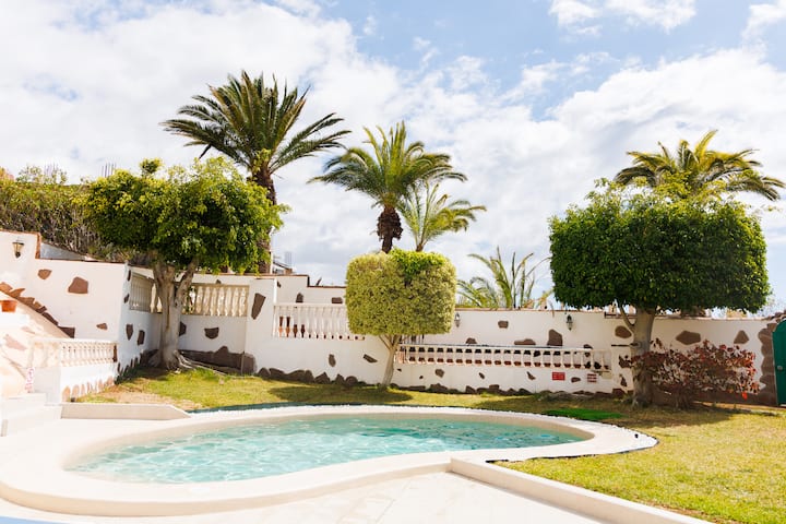 New Private Retreat: 3br Villa With Heated Pool - Tenerife