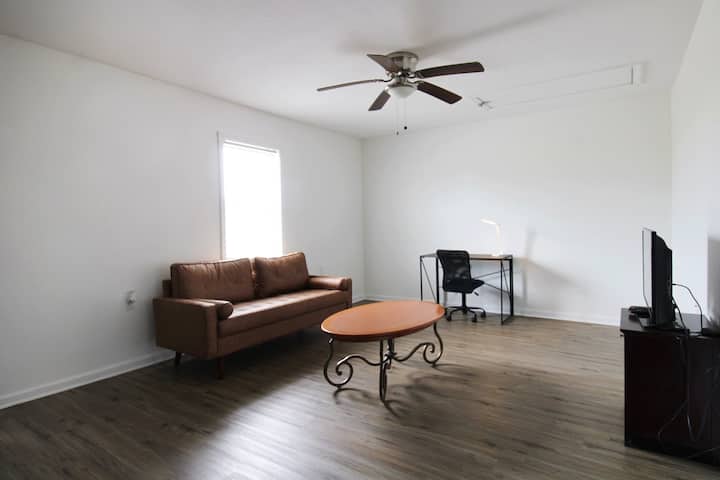 Spacious, Private 1/1 Apartment- Unit 2c - Houma, LA