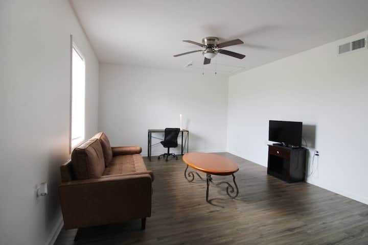 Spacious, Private 1/1 Apartment- Unit 3b - Houma, LA
