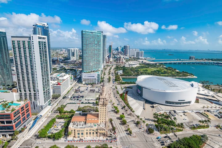 Oasis Bay & City Views · Prime Location #3601 - Miami, FL