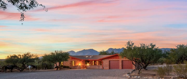 Mountain View Ranch On Horse Property - Tucson, AZ
