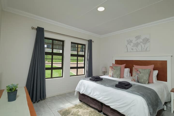 City Stays · 4 Bd · 2.5 Bath · Parking - Carlow
