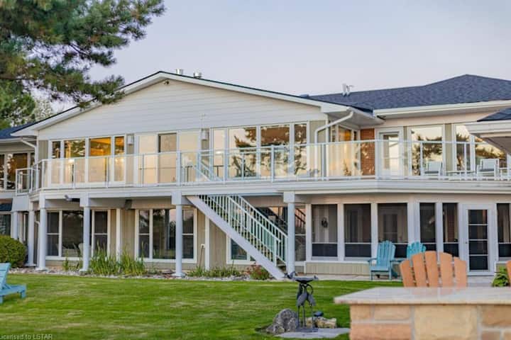 Waterfront Bnb, Indoor Pool, Sauna, Private Beach - Grand Bend