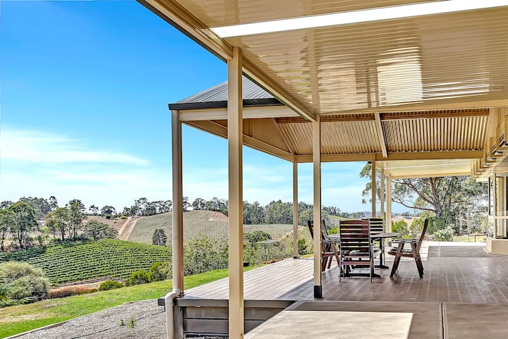 Vinea Vista—hillside Homestead Amid Rural Beauty - Woodside