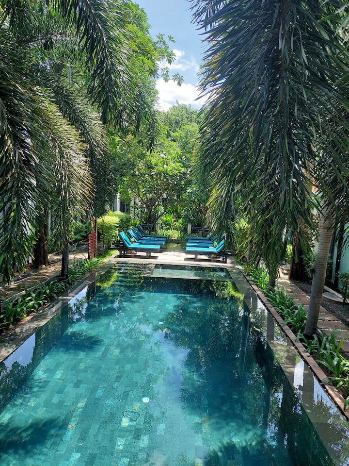 Family/group Unique 3-bedroom Villa + Pool Access - Cambodia