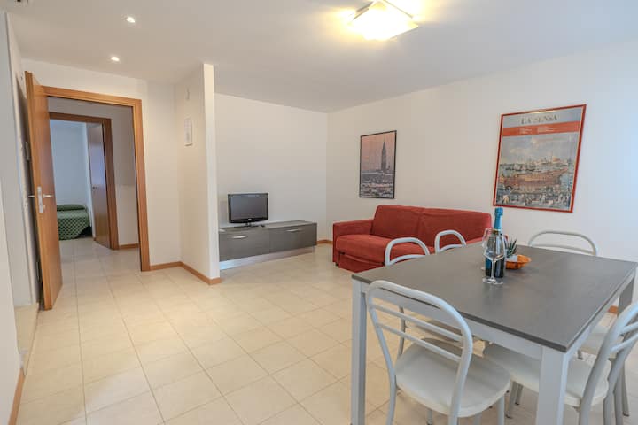 "Marco Polo" Close To Biennale A 50 Metri S.marco. - Venice