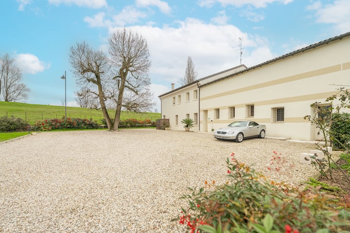 Soave Country House B&b: Parking+garden+wi-fi - Villa Bartolomea