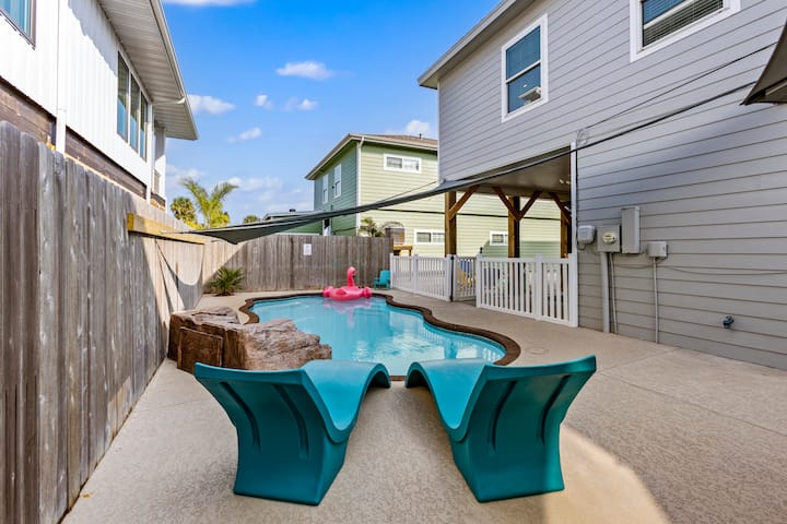Rum Runner: W/ Private Pool & Deck - Port Aransas, TX
