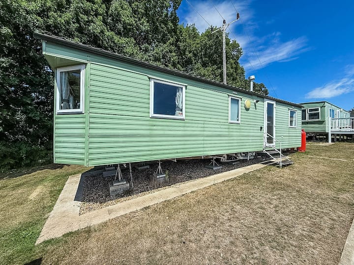 Dog-friendly Caravan At Valley Farm Ref 46361bv - Clacton-on-Sea