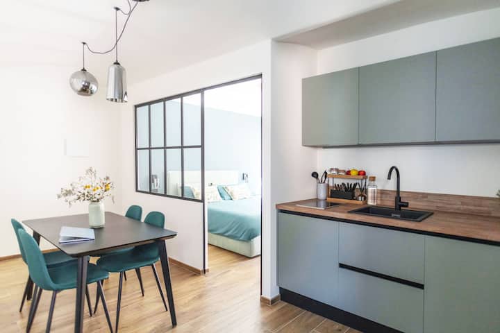 Design Suite In The Heart Of Alba - Alba, CN