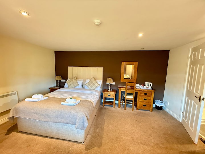 The Woodman Inn -Oak Standard King Room - Northallerton