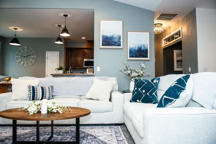Magnolia Suites,
A Coastal Retreat,
4 Bed 2 Bath - Forks, WA