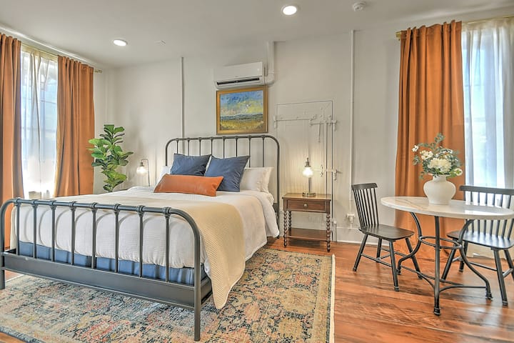 Historic Hattie House Suite - King - Abingdon, VA
