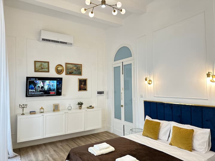 Designer Flat With Private Outdoor Terrace - Malte