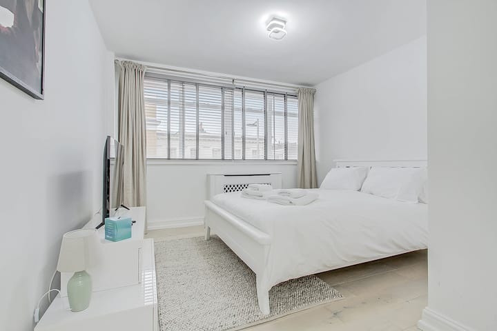 Central Sloane Square 2 Bed Large Apt With Balcony - Chelsea