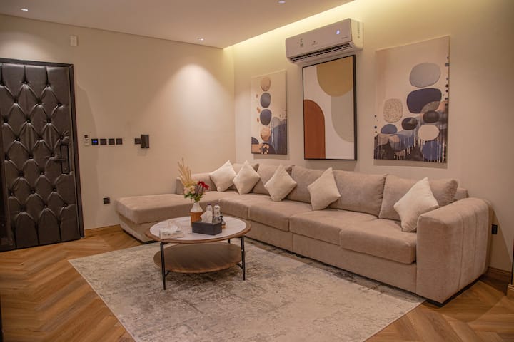 1br & Lounge | Stylish Touch, Smart Entry, 75” Tv - Djeddah