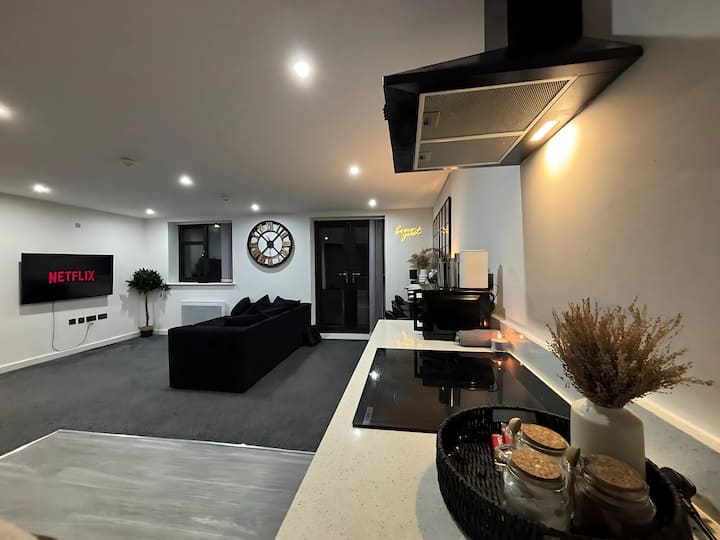 Croftcabin Mid-term - Wolverhampton