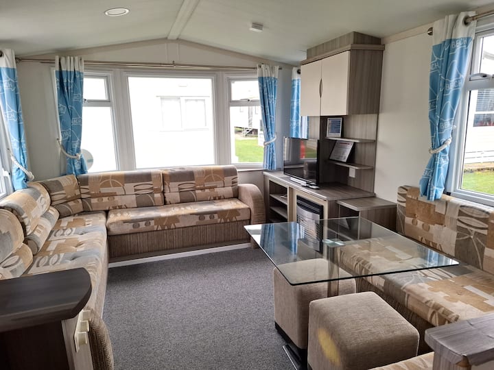 Seaside Retreat - 3 Bedrooms With Decking Sleeps 8 - Dymchurch