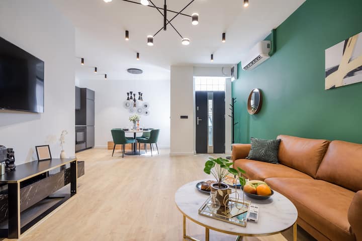 Emerald City Home | 3br | Downtown Apartment W/ac - Budapest