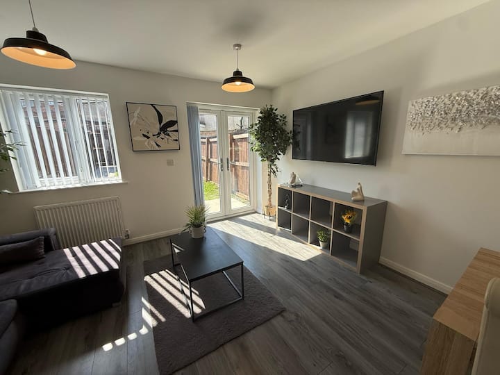 Modern 3br Luxe Home – Near Anfield & City Centre - Formby