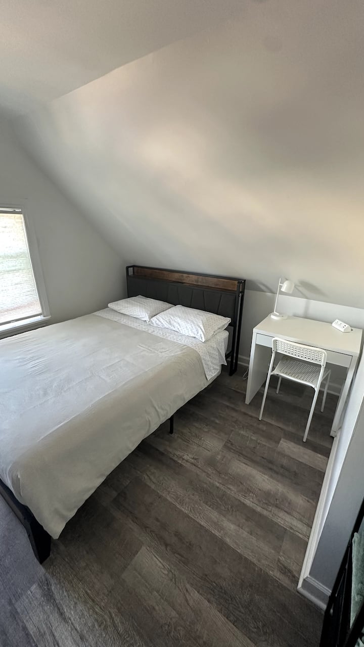 Modern & Comfortable Room Near Train For Long Stay - Queens, NY